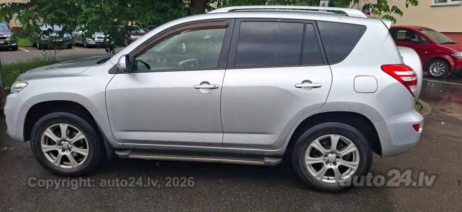 Pelēks Toyota RAV4 2012 Tallina, ar dzinēja tilpumu 2.00 L un nobraukumu 240 tūkst. km par 8450 €, foto 3 vietnē AUTOMOTO.COM.LV