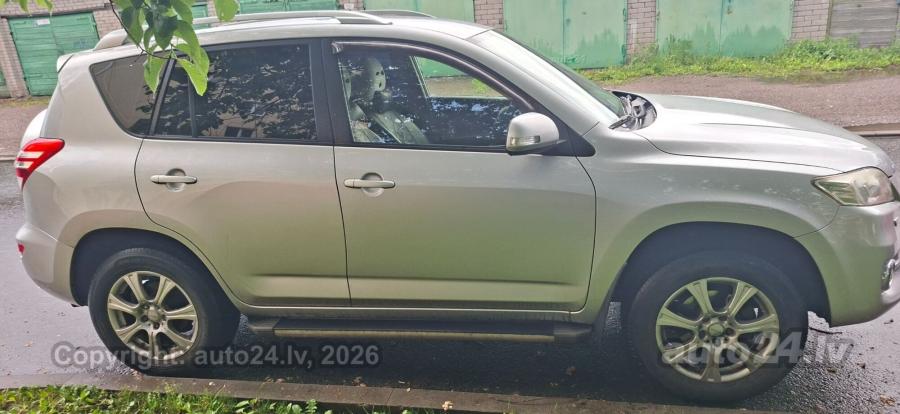 Pelēks Toyota RAV4 2012 Tallina, ar dzinēja tilpumu 2.00 L un nobraukumu 240 tūkst. km par 8450 €, foto 5 vietnē AUTOMOTO.COM.LV