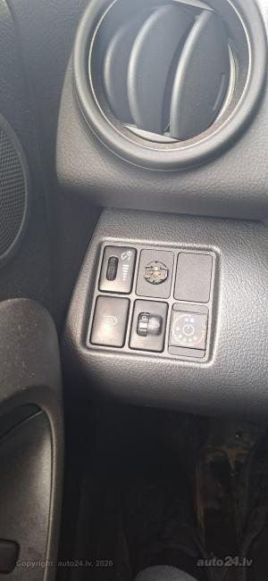 Pelēks Toyota RAV4 2012 Tallina, ar dzinēja tilpumu 2.00 L un nobraukumu 240 tūkst. km par 8450 €, foto 7 vietnē AUTOMOTO.COM.LV