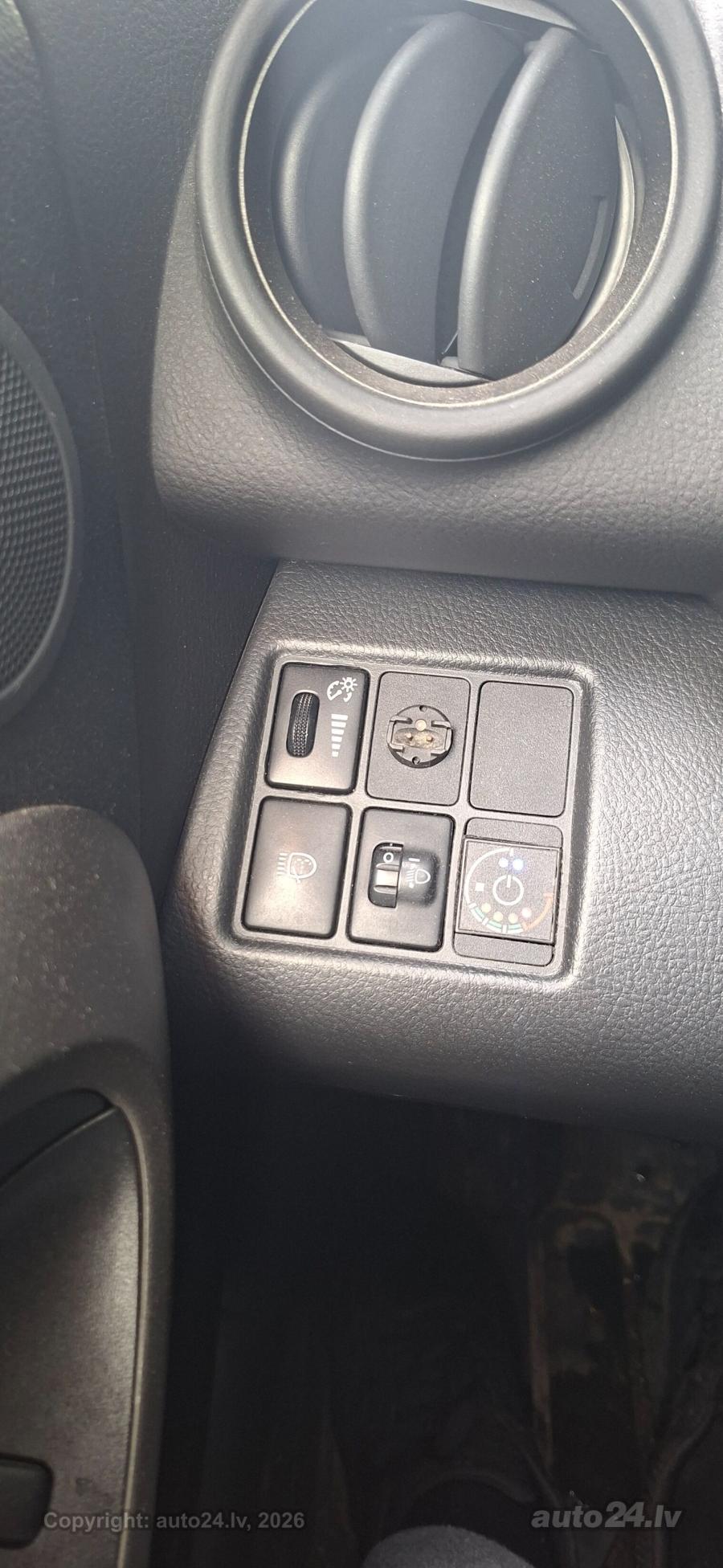 Pelēks Toyota RAV4 2012 Tallina, ar dzinēja tilpumu 2.00 L un nobraukumu 240 tūkst. km par 8450 €, foto 7 vietnē AUTOMOTO.COM.LV