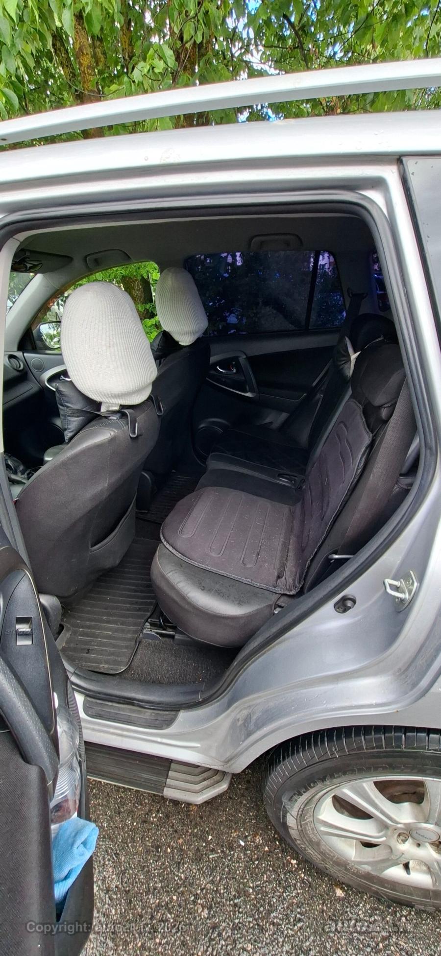 Pelēks Toyota RAV4 2012 Tallina, ar dzinēja tilpumu 2.00 L un nobraukumu 240 tūkst. km par 8450 €, foto 10 vietnē AUTOMOTO.COM.LV