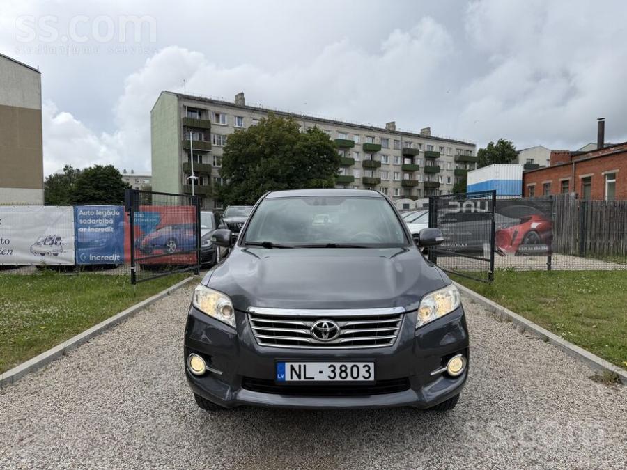 Серый Тойота РАВ 4 2012 в Вентспилс, объемом двигателя 2.20 л и пробегом 329 тыс. км за 7990 €, фото 3 на AUTOMOTO.COM.LV