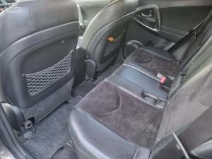 Grey Toyota RAV4 2012 in Pasvalys, with an engine capacity of 2.20 L and mileage of 301 thousand km for 4950 €, photo 9 on AUTOMOTO.COM.LV