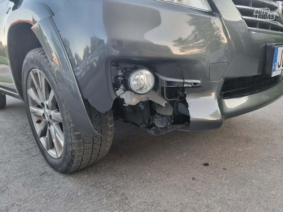Grey Toyota RAV4 2012 in Pasvalys, with an engine capacity of 2.20 L and mileage of 301 thousand km for 4950 €, photo 14 on AUTOMOTO.COM.LV