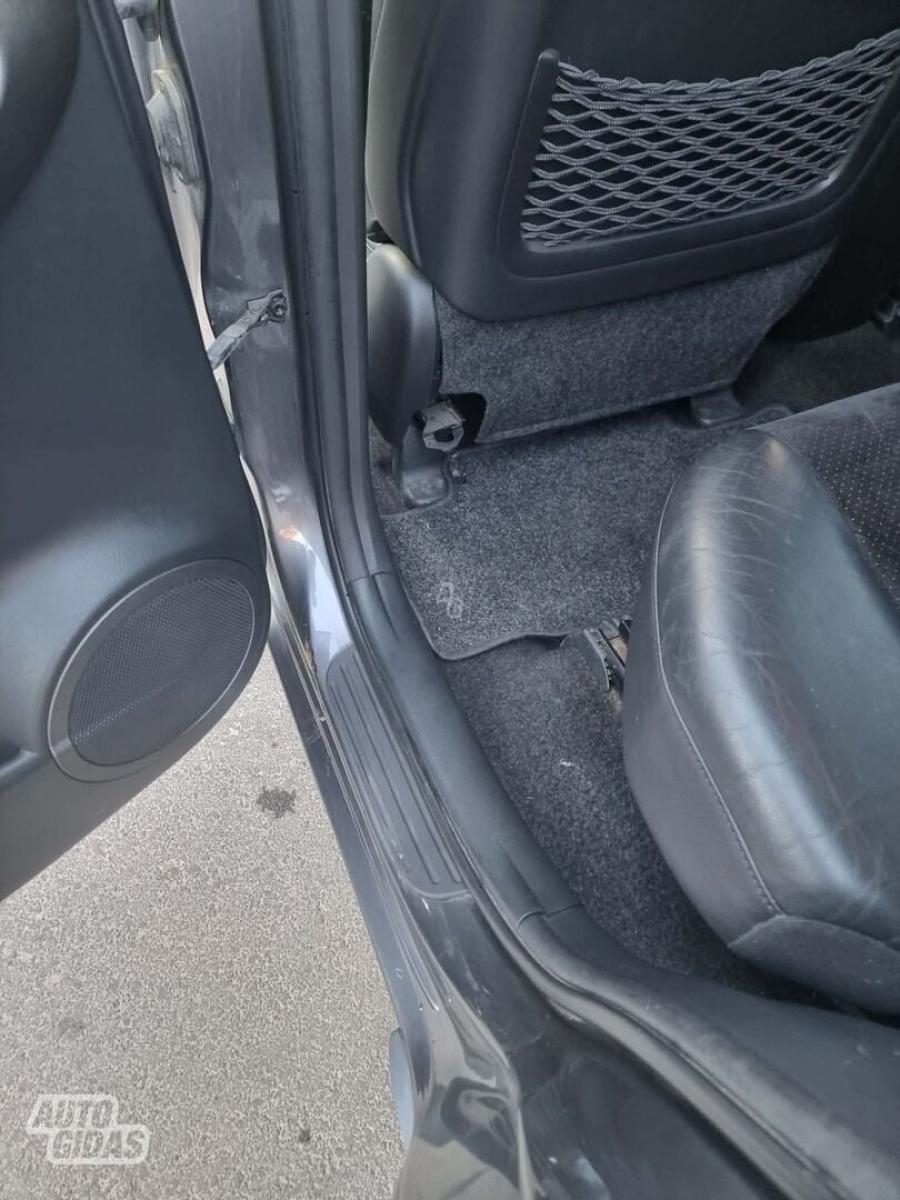 Grey Toyota RAV4 2012 in Pasvalys, with an engine capacity of 2.20 L and mileage of 301 thousand km for 4950 €, photo 17 on AUTOMOTO.COM.LV