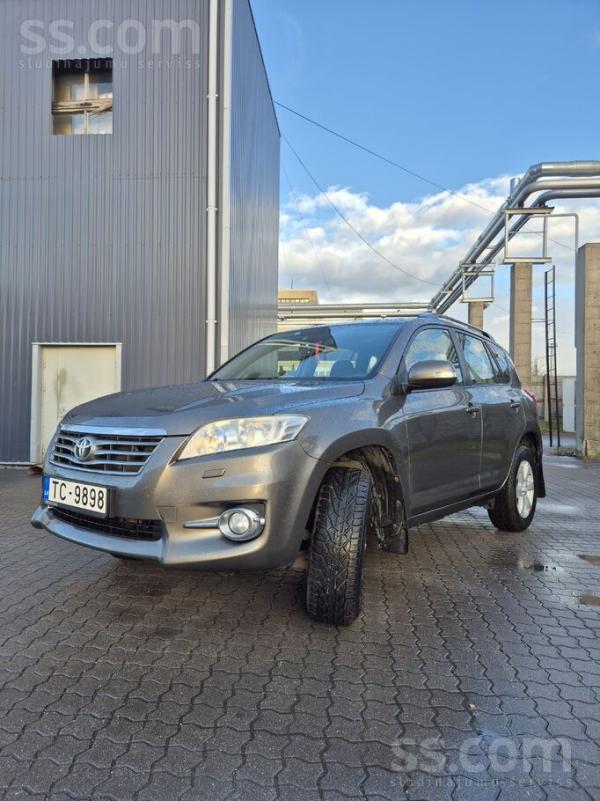 Pelēks Toyota RAV4 2012 Rīga, ar dzinēja tilpumu 2.00 L un nobraukumu 142 tūkst. km par 10000 €, foto 5 vietnē AUTOMOTO.COM.LV
