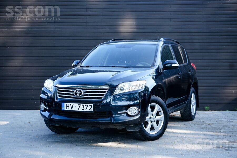 Pelēks Toyota RAV4 2012 Rīga, ar dzinēja tilpumu 2.00 L un nobraukumu 178 tūkst. km par 8390 €, foto 1 vietnē AUTOMOTO.COM.LV