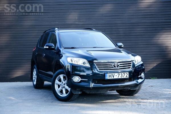 Pelēks Toyota RAV4 2012 Rīga, ar dzinēja tilpumu 2.00 L un nobraukumu 178 tūkst. km par 8390 €, foto 2 vietnē AUTOMOTO.COM.LV