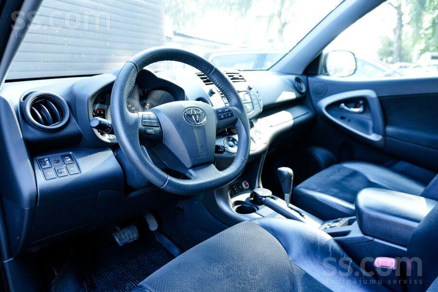 Pelēks Toyota RAV4 2012 Rīga, ar dzinēja tilpumu 2.00 L un nobraukumu 178 tūkst. km par 8390 €, foto 6 vietnē AUTOMOTO.COM.LV