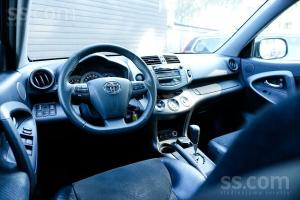 Pelēks Toyota RAV4 2012 Rīga, ar dzinēja tilpumu 2.00 L un nobraukumu 178 tūkst. km par 8390 €, foto 9 vietnē AUTOMOTO.COM.LV