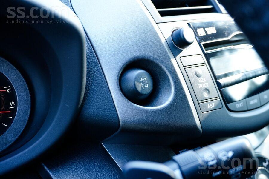 Pelēks Toyota RAV4 2012 Rīga, ar dzinēja tilpumu 2.00 L un nobraukumu 178 tūkst. km par 8390 €, foto 10 vietnē AUTOMOTO.COM.LV