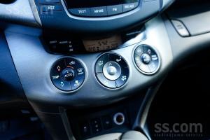 Pelēks Toyota RAV4 2012 Rīga, ar dzinēja tilpumu 2.00 L un nobraukumu 178 tūkst. km par 8390 €, foto 13 vietnē AUTOMOTO.COM.LV