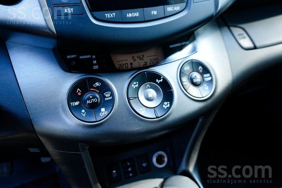 Pelēks Toyota RAV4 2012 Rīga, ar dzinēja tilpumu 2.00 L un nobraukumu 178 tūkst. km par 8390 €, foto 13 vietnē AUTOMOTO.COM.LV