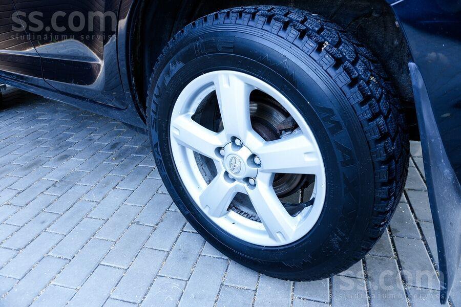 Pelēks Toyota RAV4 2012 Rīga, ar dzinēja tilpumu 2.00 L un nobraukumu 178 tūkst. km par 8390 €, foto 22 vietnē AUTOMOTO.COM.LV
