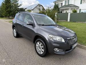 Pelēks Toyota RAV4 2012 Viļņa, ar dzinēja tilpumu 2.23 L un nobraukumu 261 tūkst. km par 6850 €, foto 3 vietnē AUTOMOTO.COM.LV