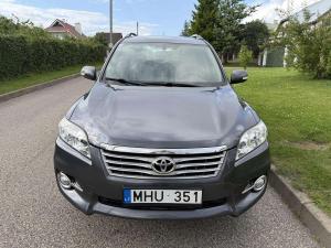 Pelēks Toyota RAV4 2012 Viļņa, ar dzinēja tilpumu 2.23 L un nobraukumu 261 tūkst. km par 6850 €, foto 5 vietnē AUTOMOTO.COM.LV