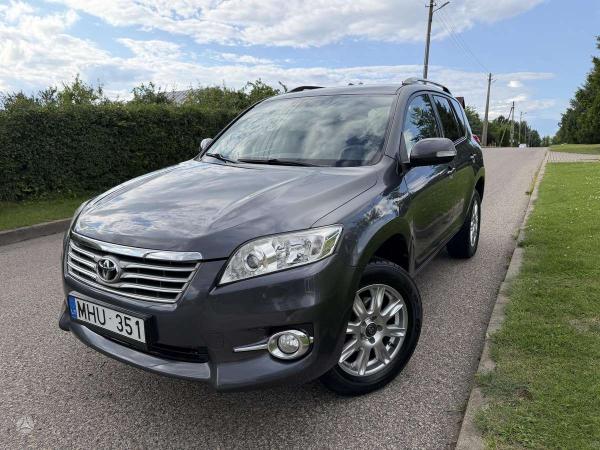 Grey Toyota RAV4 2012 in Vilnius, with an engine capacity of 2.23 L and mileage of 261 thousand km for 6850 €, photo 5 on AUTOMOTO.COM.LV