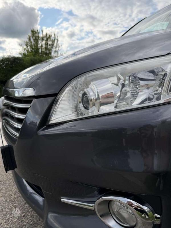 Grey Toyota RAV4 2012 in Vilnius, with an engine capacity of 2.23 L and mileage of 261 thousand km for 6850 €, photo 6 on AUTOMOTO.COM.LV