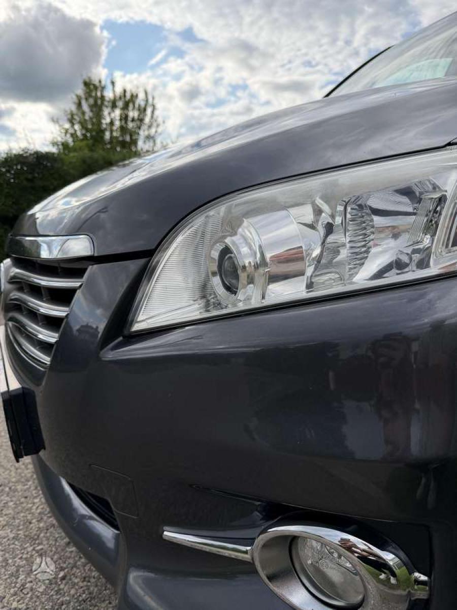 Pelēks Toyota RAV4 2012 Viļņa, ar dzinēja tilpumu 2.23 L un nobraukumu 261 tūkst. km par 6850 €, foto 7 vietnē AUTOMOTO.COM.LV