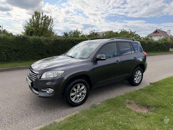 Grey Toyota RAV4 2012 in Vilnius, with an engine capacity of 2.23 L and mileage of 261 thousand km for 6850 €, photo 8 on AUTOMOTO.COM.LV