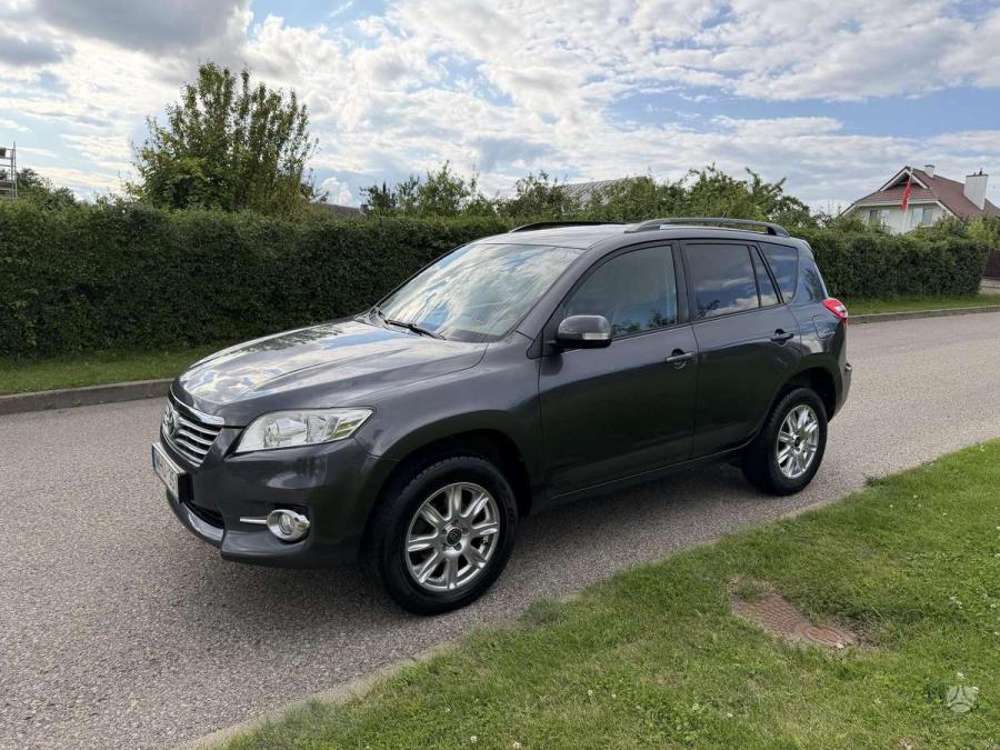 Pelēks Toyota RAV4 2012 Viļņa, ar dzinēja tilpumu 2.23 L un nobraukumu 261 tūkst. km par 6850 €, foto 9 vietnē AUTOMOTO.COM.LV