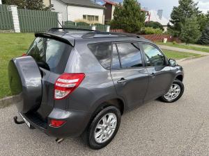 Pelēks Toyota RAV4 2012 Viļņa, ar dzinēja tilpumu 2.23 L un nobraukumu 261 tūkst. km par 6850 €, foto 12 vietnē AUTOMOTO.COM.LV