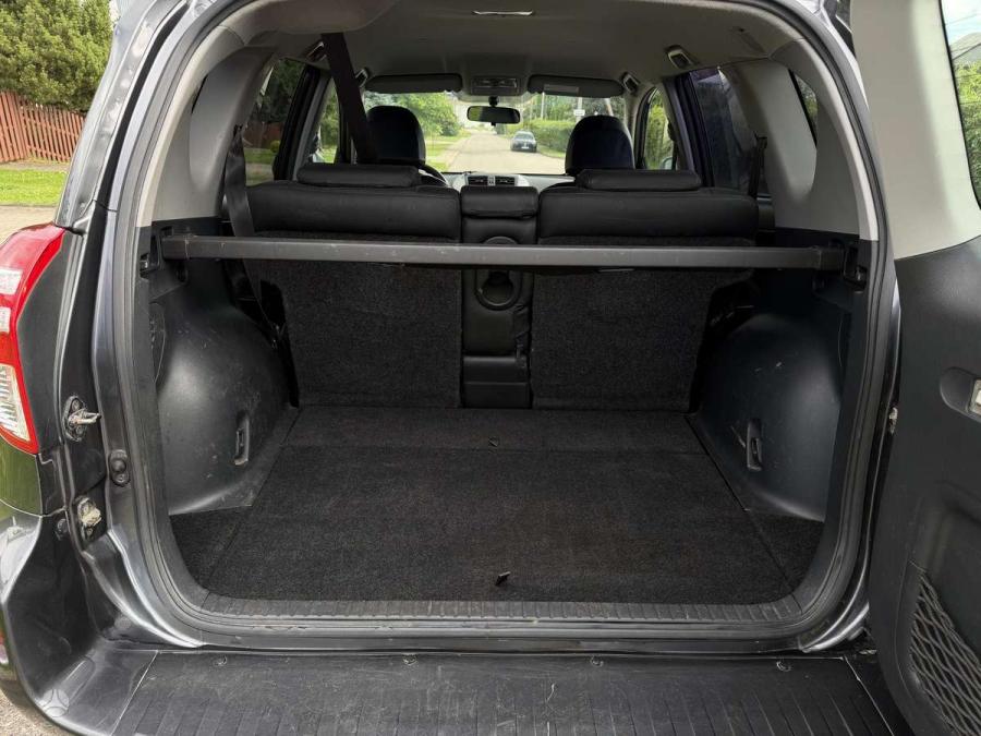 Pelēks Toyota RAV4 2012 Viļņa, ar dzinēja tilpumu 2.23 L un nobraukumu 261 tūkst. km par 6850 €, foto 14 vietnē AUTOMOTO.COM.LV