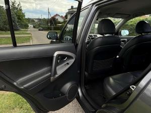 Pelēks Toyota RAV4 2012 Viļņa, ar dzinēja tilpumu 2.23 L un nobraukumu 261 tūkst. km par 6850 €, foto 19 vietnē AUTOMOTO.COM.LV