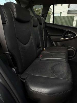 Pelēks Toyota RAV4 2012 Viļņa, ar dzinēja tilpumu 2.23 L un nobraukumu 261 tūkst. km par 6850 €, foto 22 vietnē AUTOMOTO.COM.LV