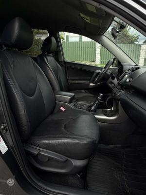 Pelēks Toyota RAV4 2012 Viļņa, ar dzinēja tilpumu 2.23 L un nobraukumu 261 tūkst. km par 6850 €, foto 24 vietnē AUTOMOTO.COM.LV