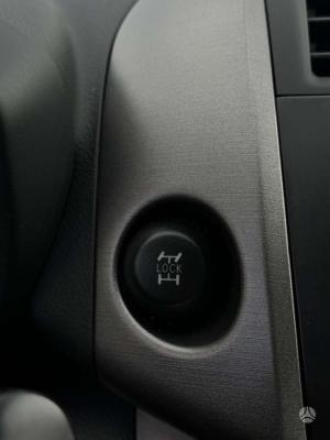 Pelēks Toyota RAV4 2012 Viļņa, ar dzinēja tilpumu 2.23 L un nobraukumu 261 tūkst. km par 6850 €, foto 28 vietnē AUTOMOTO.COM.LV