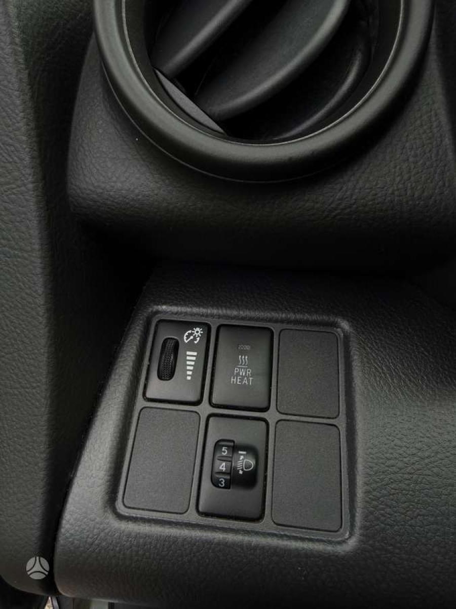 Pelēks Toyota RAV4 2012 Viļņa, ar dzinēja tilpumu 2.23 L un nobraukumu 261 tūkst. km par 6850 €, foto 32 vietnē AUTOMOTO.COM.LV