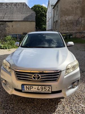 Pelēks Toyota RAV4 2012 Limbaži, ar dzinēja tilpumu 2.20 L un nobraukumu 176 tūkst. km par 8650 €, foto 3 vietnē AUTOMOTO.COM.LV