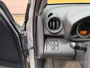 Pelēks Toyota RAV4 2012 Limbaži, ar dzinēja tilpumu 2.20 L un nobraukumu 176 tūkst. km par 8650 €, foto 9 vietnē AUTOMOTO.COM.LV