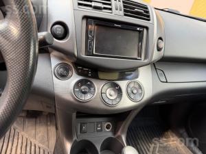 Pelēks Toyota RAV4 2012 Limbaži, ar dzinēja tilpumu 2.20 L un nobraukumu 176 tūkst. km par 8650 €, foto 10 vietnē AUTOMOTO.COM.LV