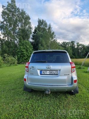 Pelēks Toyota RAV4 2012 Madona, ar dzinēja tilpumu 2.20 L un nobraukumu 176 tūkst. km par 7600 €, foto 3 vietnē AUTOMOTO.COM.LV