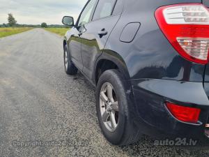 Grey Toyota RAV4 2012 in Tallinn, with an engine capacity of 2.20 L and mileage of 207 thousand km for 8000 €, photo 6 on AUTOMOTO.COM.LV