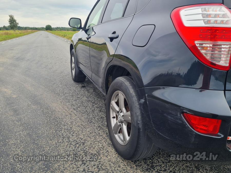 Grey Toyota RAV4 2012 in Tallinn, with an engine capacity of 2.20 L and mileage of 207 thousand km for 8000 €, photo 6 on AUTOMOTO.COM.LV