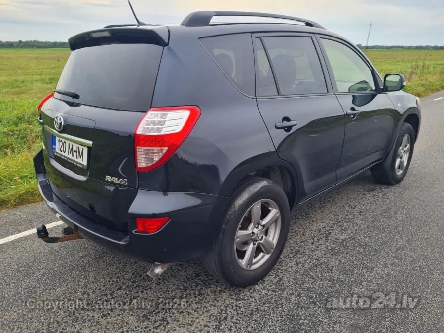 Grey Toyota RAV4 2012 in Tallinn, with an engine capacity of 2.20 L and mileage of 207 thousand km for 8000 €, photo 10 on AUTOMOTO.COM.LV