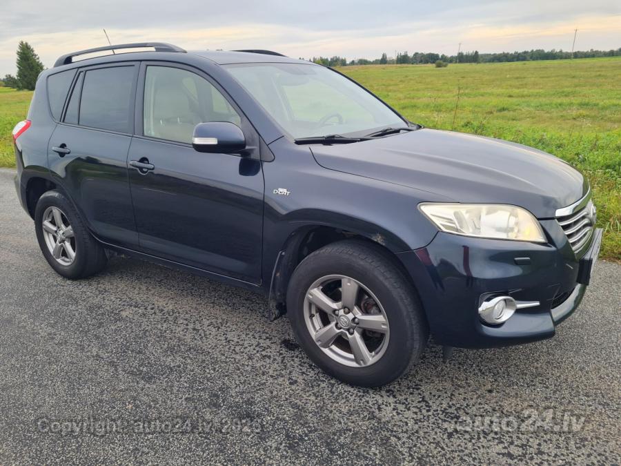 Grey Toyota RAV4 2012 in Tallinn, with an engine capacity of 2.20 L and mileage of 207 thousand km for 8000 €, photo 12 on AUTOMOTO.COM.LV