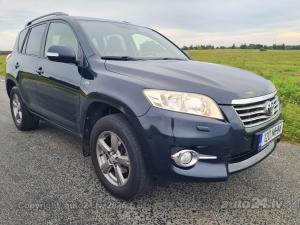 Grey Toyota RAV4 2012 in Tallinn, with an engine capacity of 2.20 L and mileage of 207 thousand km for 8000 €, photo 13 on AUTOMOTO.COM.LV