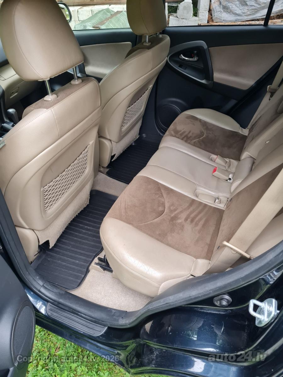 Grey Toyota RAV4 2012 in Tallinn, with an engine capacity of 2.20 L and mileage of 207 thousand km for 8000 €, photo 15 on AUTOMOTO.COM.LV
