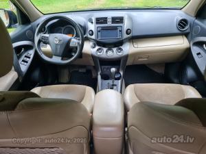 Grey Toyota RAV4 2012 in Tallinn, with an engine capacity of 2.20 L and mileage of 207 thousand km for 8000 €, photo 17 on AUTOMOTO.COM.LV