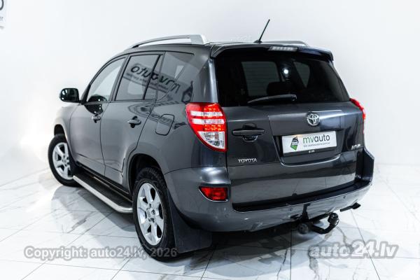 Grey Toyota RAV4 2012 in Tallinn, with an engine capacity of 2.00 L and mileage of 146 thousand km for 9990 €, photo 7 on AUTOMOTO.COM.LV