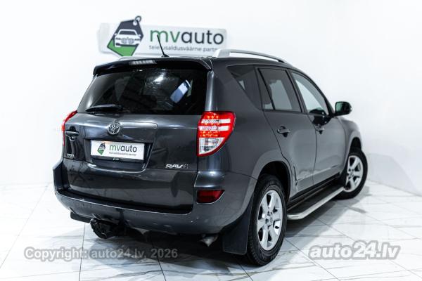 Grey Toyota RAV4 2012 in Tallinn, with an engine capacity of 2.00 L and mileage of 146 thousand km for 9990 €, photo 9 on AUTOMOTO.COM.LV