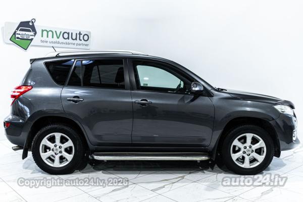 Grey Toyota RAV4 2012 in Tallinn, with an engine capacity of 2.00 L and mileage of 146 thousand km for 9990 €, photo 11 on AUTOMOTO.COM.LV