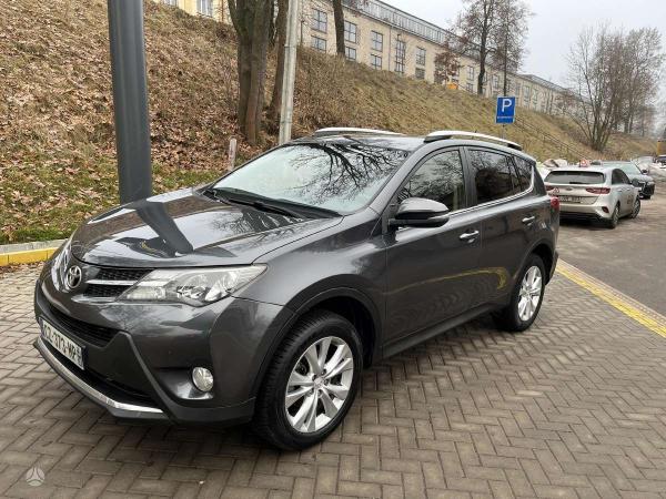 Grey Toyota RAV4 2013 in Vilnius, with an engine capacity of 2.20 L and mileage of 241 thousand km for 9900 €, photo 1 on AUTOMOTO.COM.LV