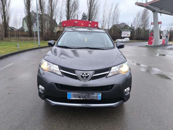 Grey Toyota RAV4 2013 in Taurage, with an engine capacity of 2.00 L and mileage of 298 thousand km for 7800 €, photo 1 on AUTOMOTO.COM.LV