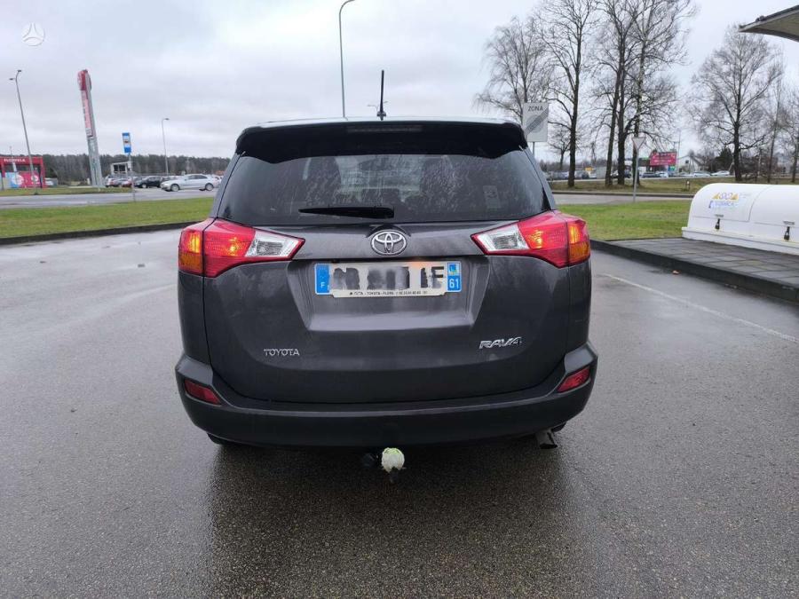 Pelēks Toyota RAV4 2013 Tauragė, ar dzinēja tilpumu 2.00 L un nobraukumu 298 tūkst. km par 7800 €, foto 5 vietnē AUTOMOTO.COM.LV