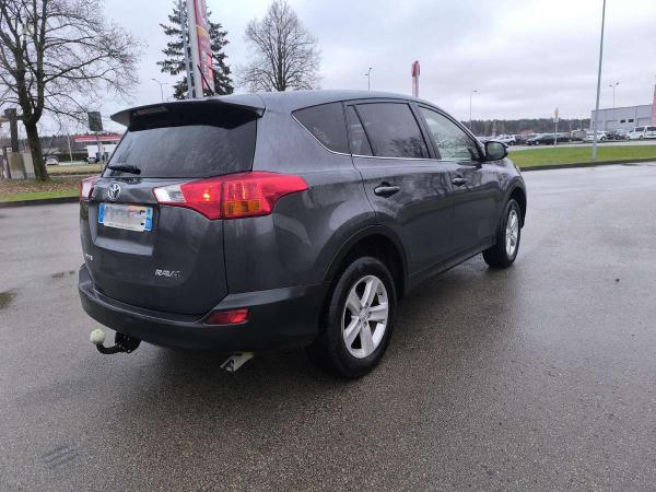 Grey Toyota RAV4 2013 in Taurage, with an engine capacity of 2.00 L and mileage of 298 thousand km for 7800 €, photo 6 on AUTOMOTO.COM.LV